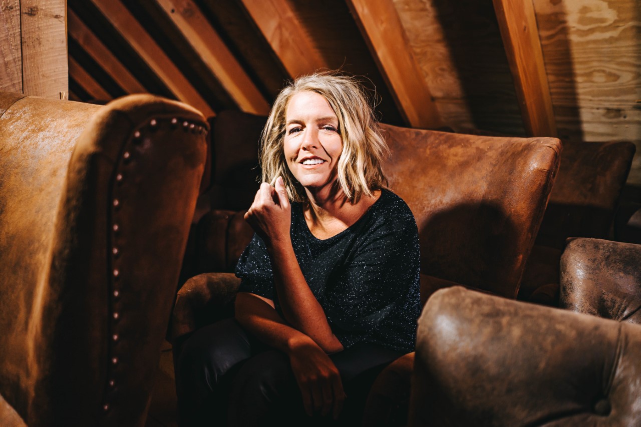 Multi-talented Erin Harkes is bringing the laughs to UPH - Proctors Insider